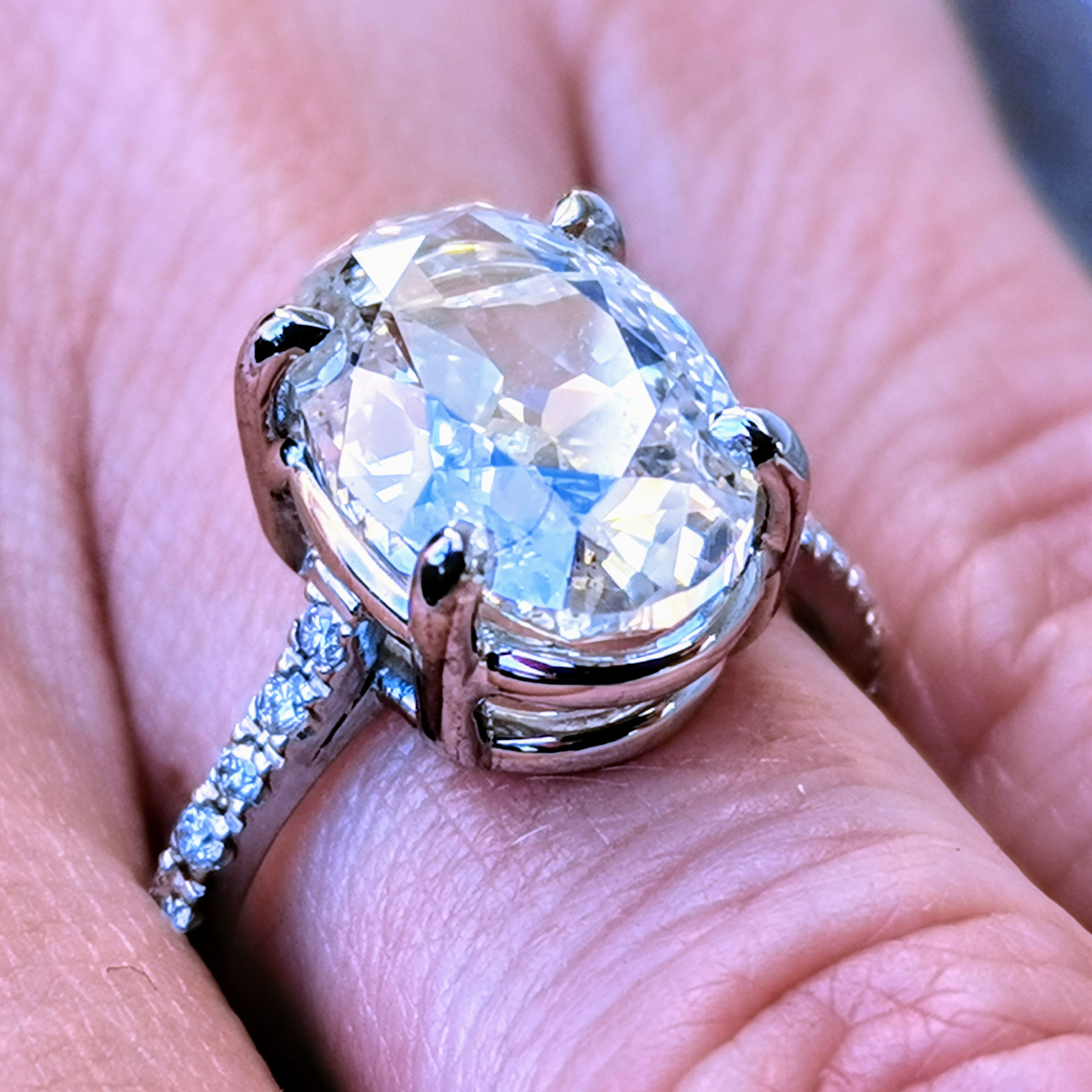 CEL MAI MARE DIAMANT NATURAL AFRICAN VÂNDUT ÎN ROMÂNIA „MOON DIAMOND ...