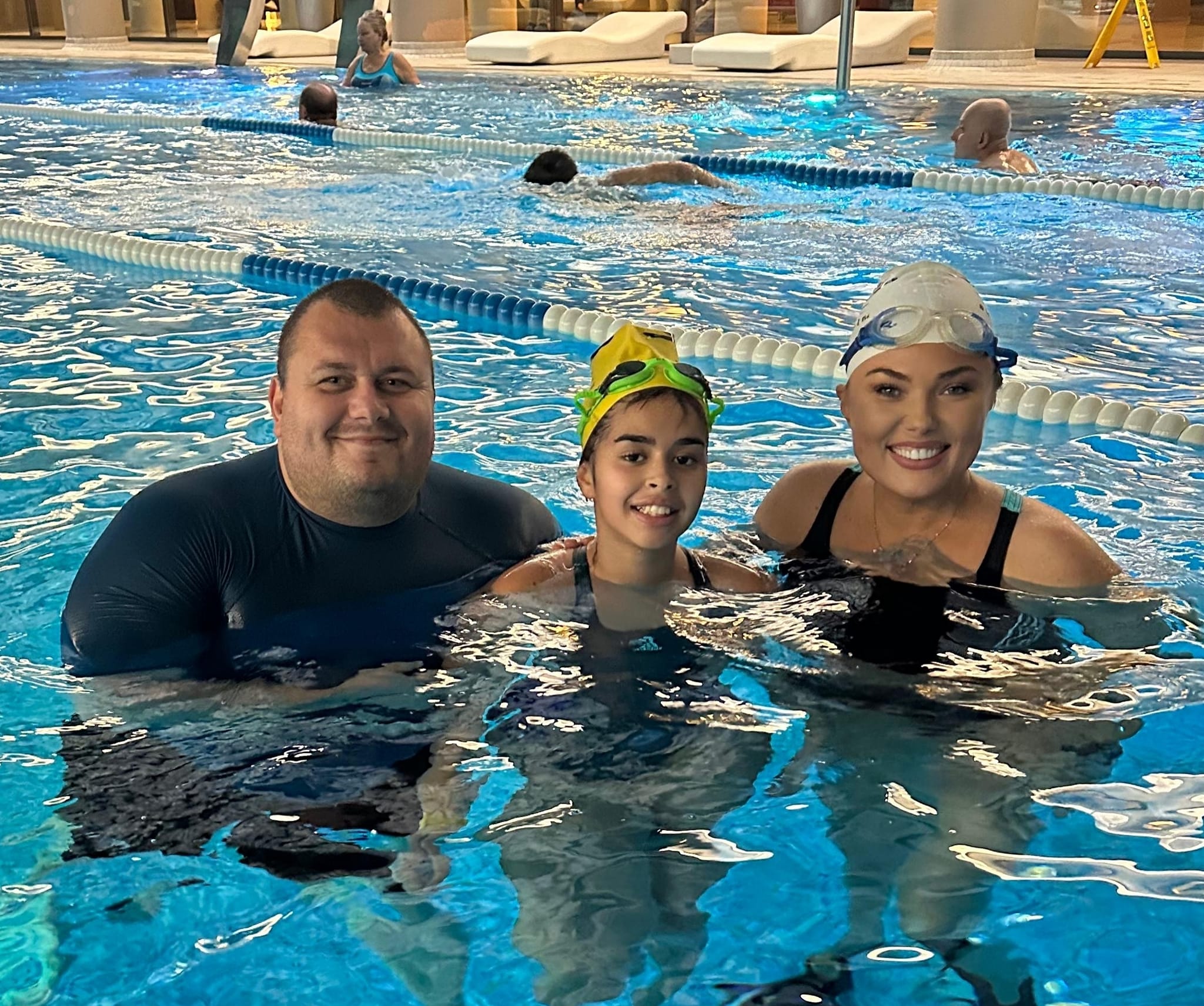 Cursuri inot copii iarna in bazinul Ramada – Conditii ideale pentru ...